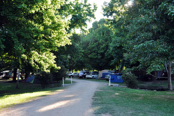 a bit of everything: Colac Colac Caravan Park at Corryong!