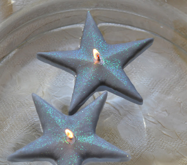 Glowlite Candles: Floating silver & gold star candles.