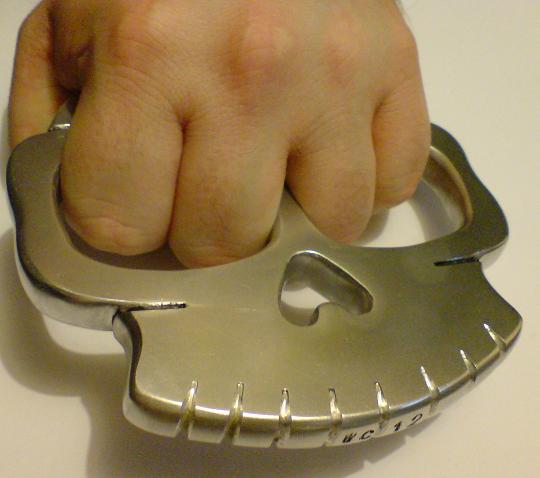 WeaponCollector's Knuckle Duster and Weapon Blog: Skull Knuckle Duster ...