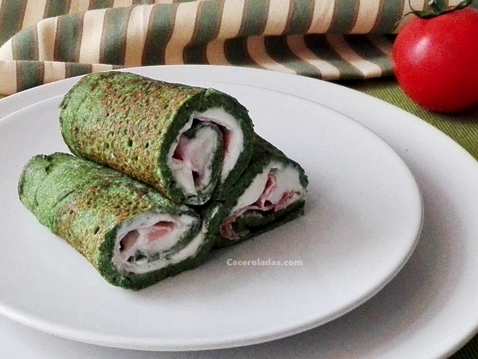 Crepes de espinacas rellenos de jamón y queso | Caceroladas