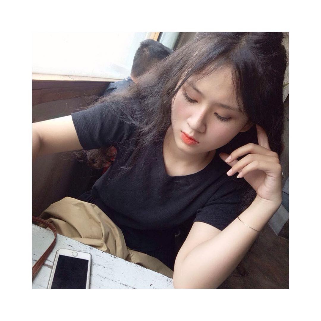 Josie Nguyễn Hân - A girl should be like a butterfly,pretty to see but ...