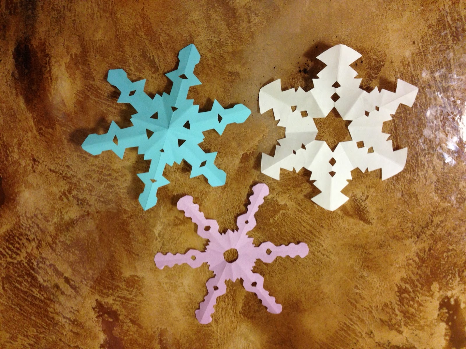 Elaine Vickers: The Six-wise Symmetry of Snowflakes