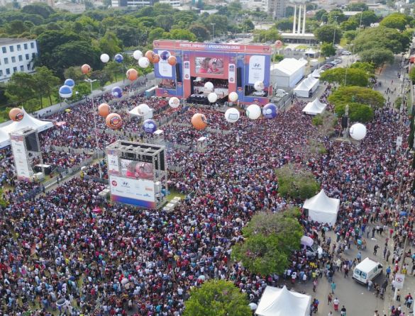 AGBNews - Rosely Rodrigues: Festa de 1º de Maio reuniu cerca de 700 mil ...