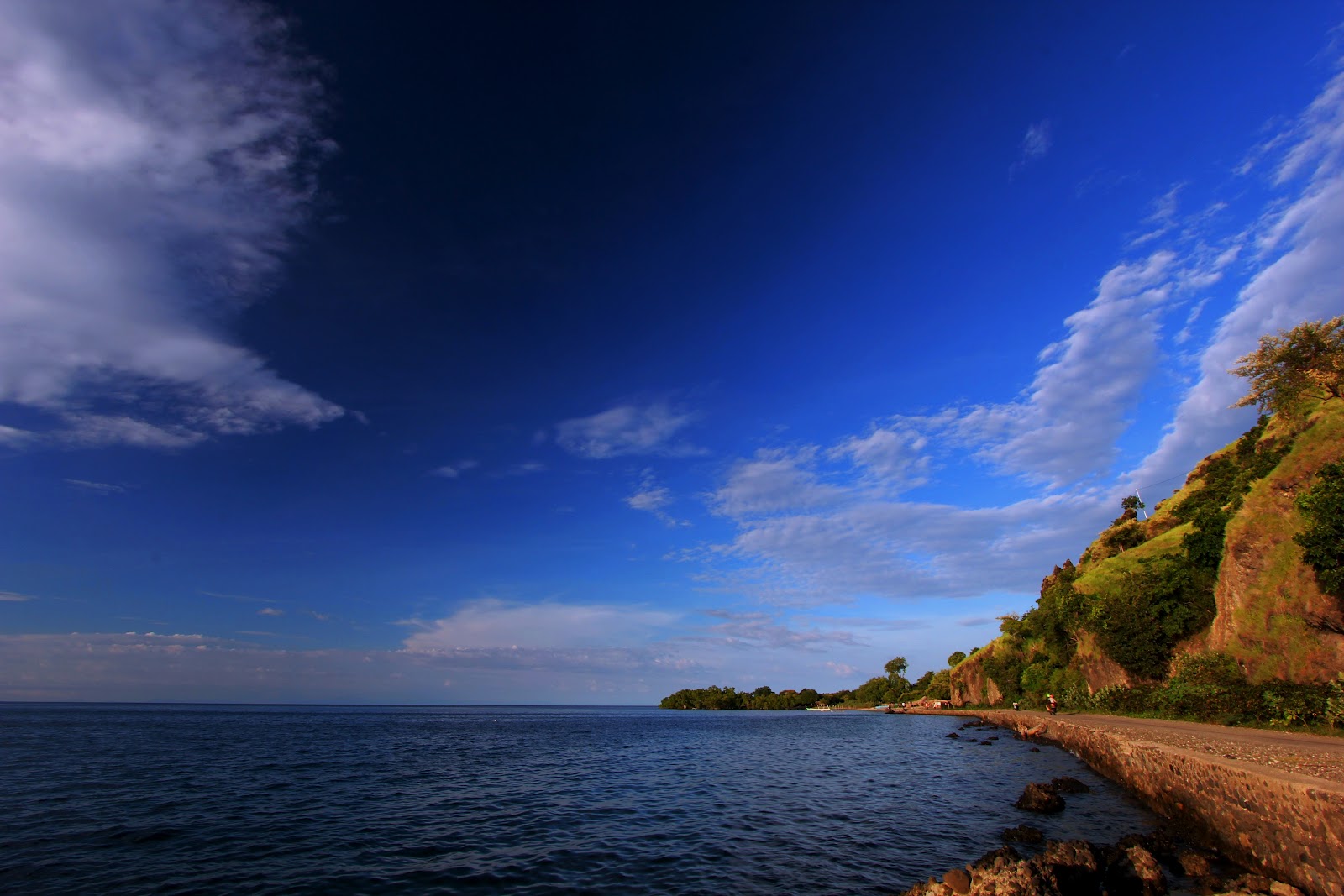 Panorama Pulau Timor: Pantai Oesoko, Wini, Nusa Tenggara Timur, Indonesia