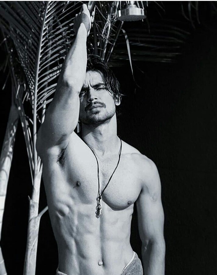 Shirtless Bollywood Men Mumbais Hottest Ab Tastic Model Imraan Ahmad
