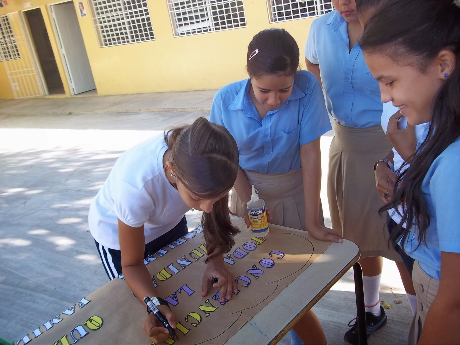 Preparación del Letrero con el Nombre del Proyecto Participativo ...