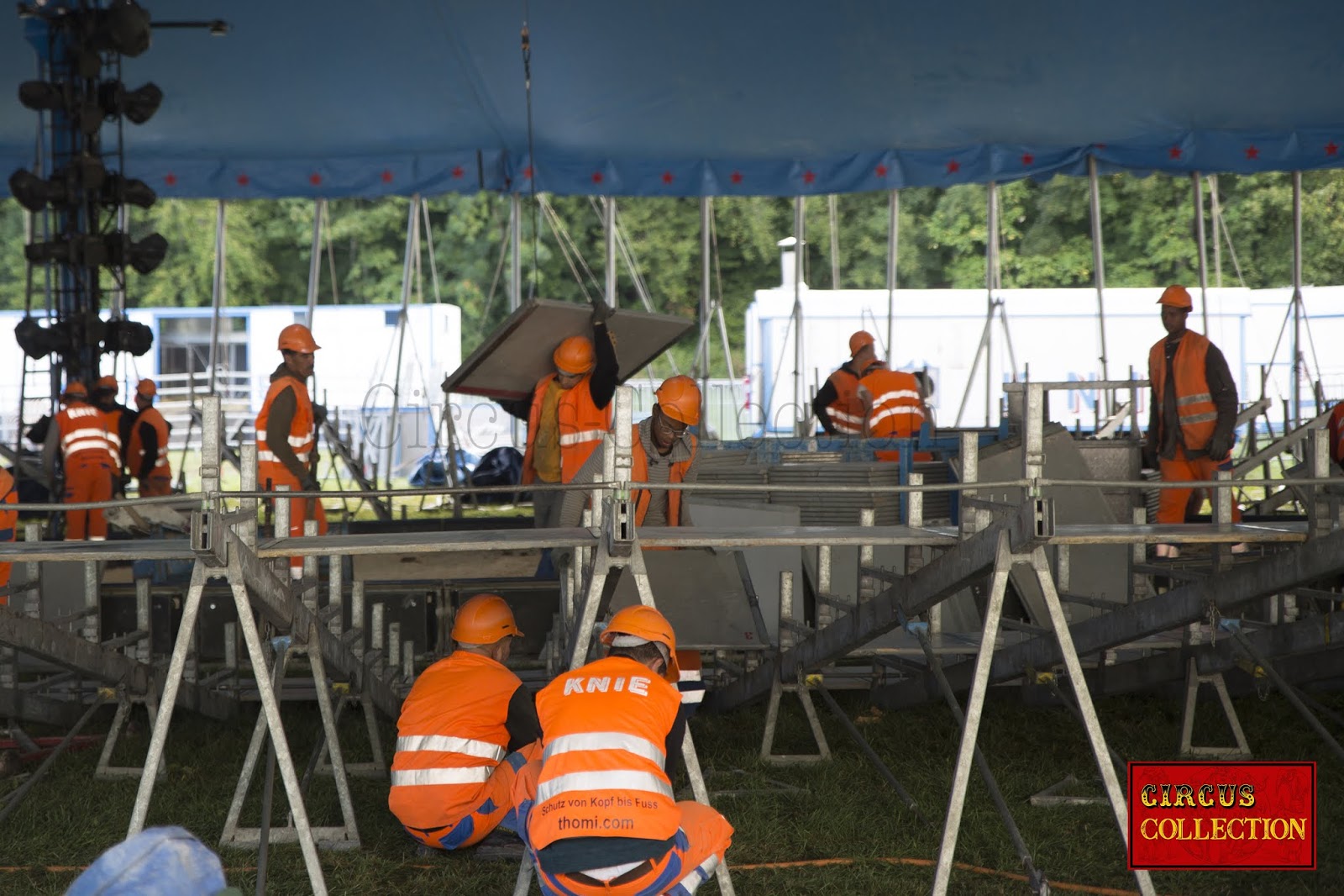 Circus -Collection: Cirque Knie 2018, montage des gradins et de l ...