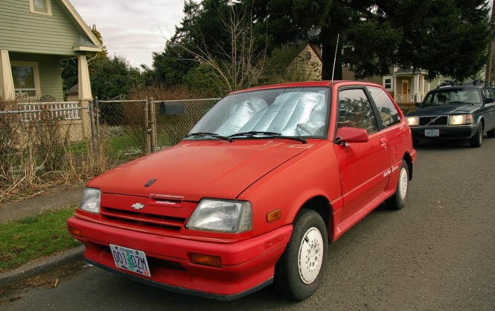 OLD PARKED CARS.: 1987 Chevrolet Sprint Turbo.