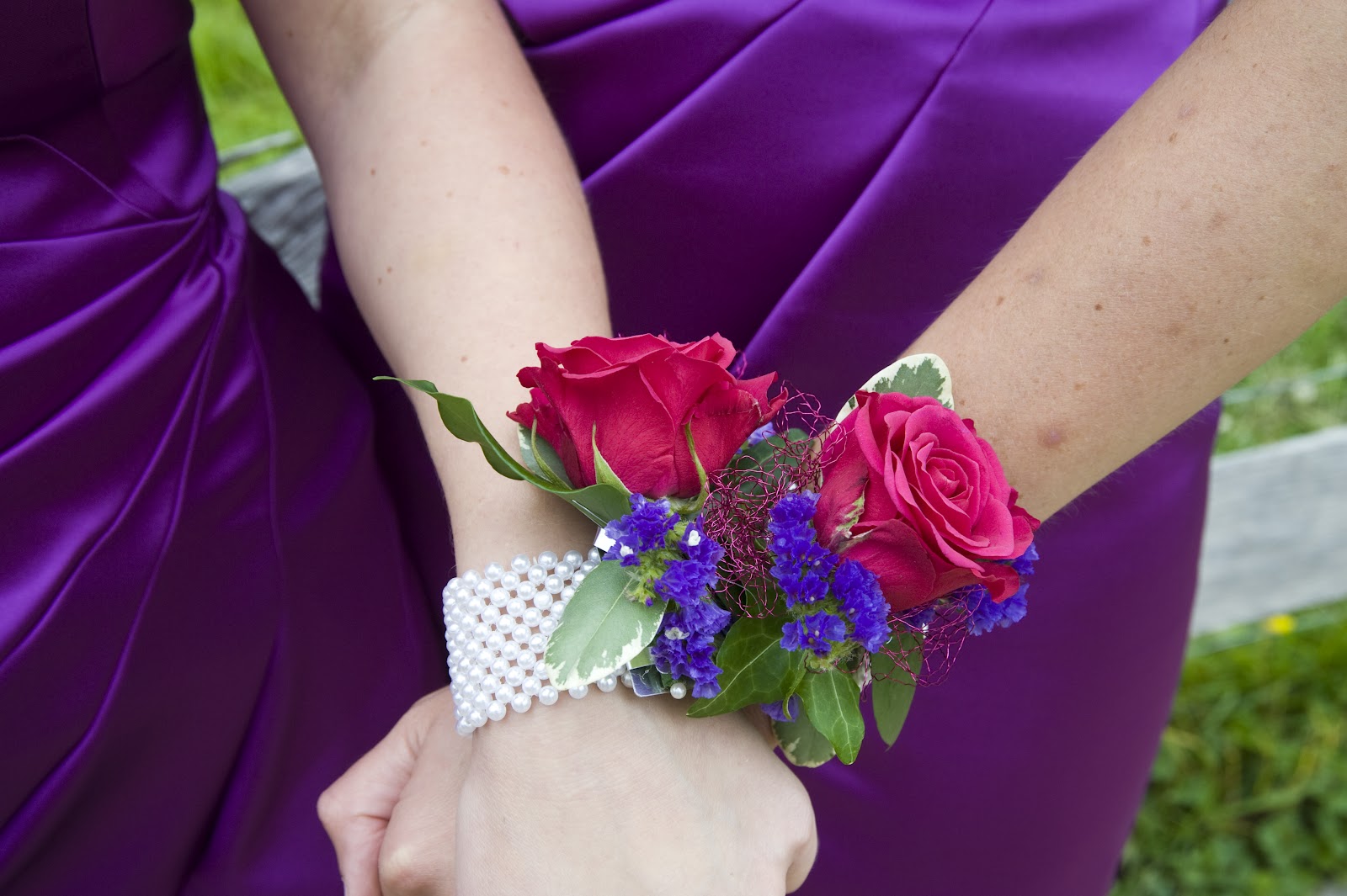 Someflower: Wrist Corsages....perfect for PROM & WEDDINGS
