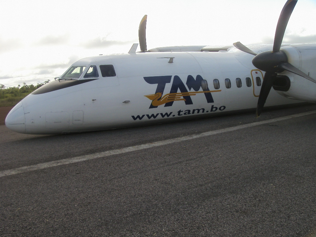 Radio Patujú 95.2 FM: AVIÓN DE TAM DESCIENDE SIN TREN DE ATERRIZAJE