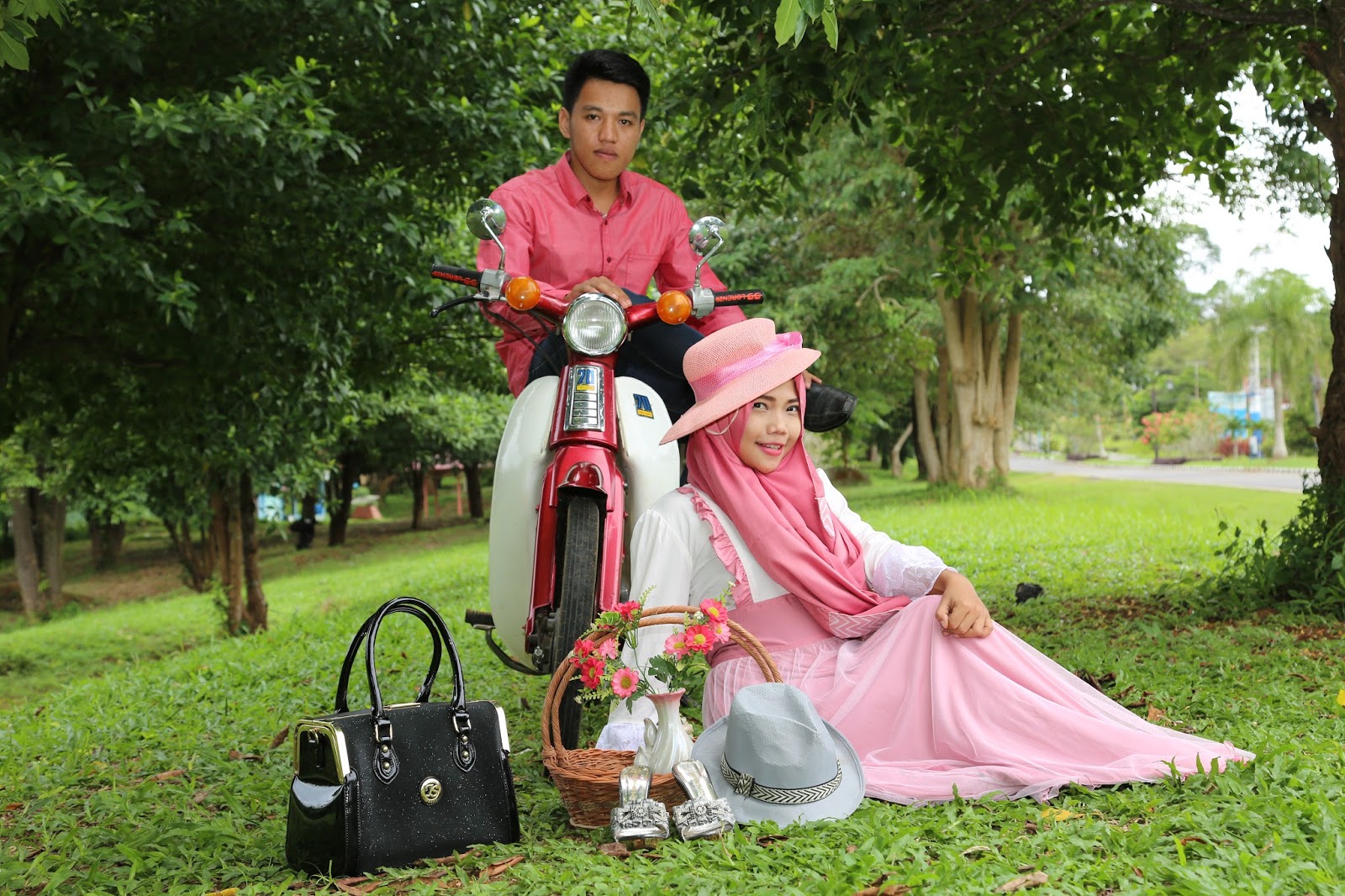foto_prewedding_motor_klasik: Foto prewedding motor klasik