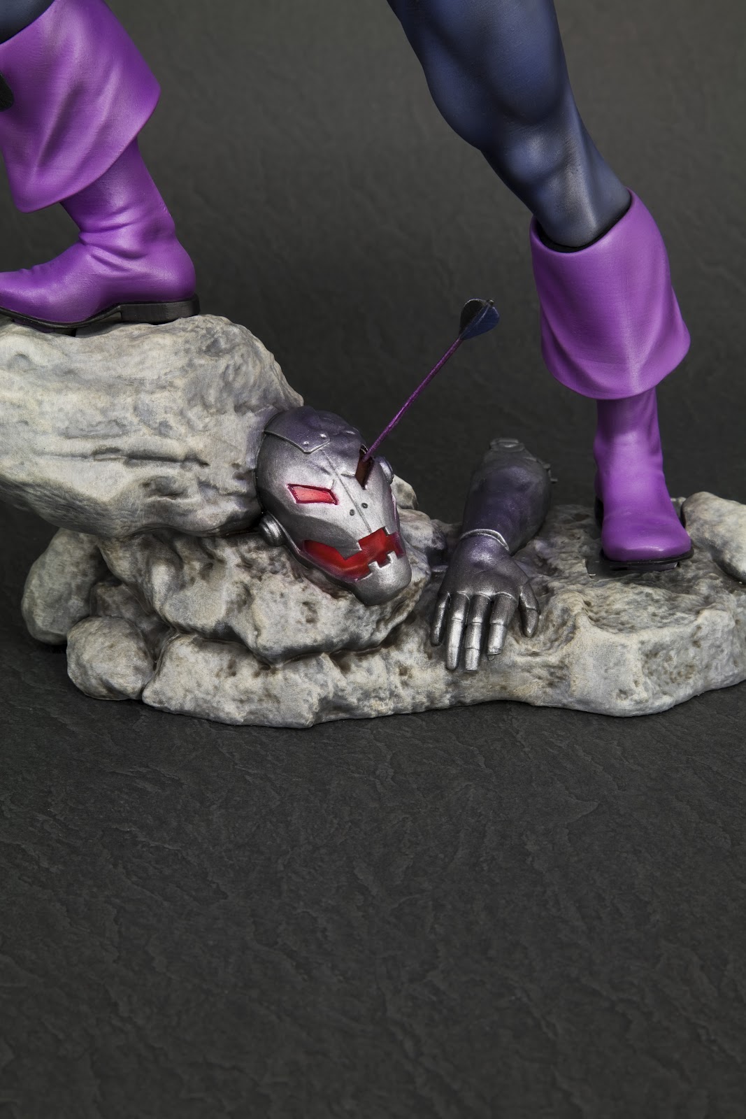 TheAngrySpark: Koto debuts new classic Hawkeye statue