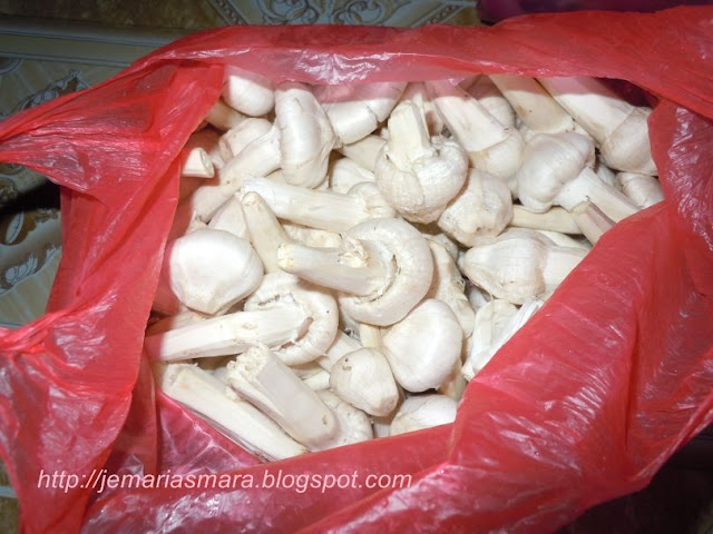 JeMaRi AsMaRa: MASAK LEMAK CILI PADI SOTONG DENGAN CENDAWAN BUSUT