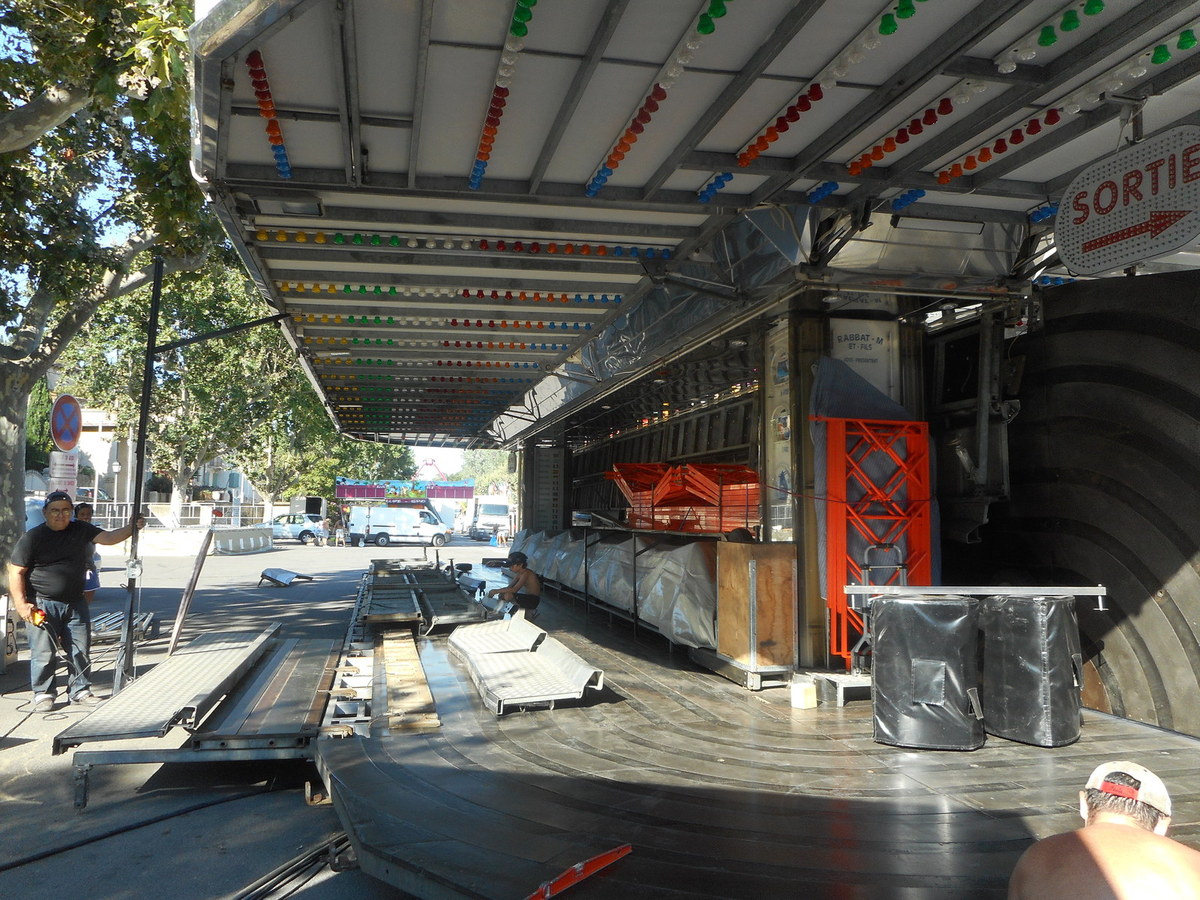 Just A Car Guy: amazing, semi trailer converts to carnival ride. The ...