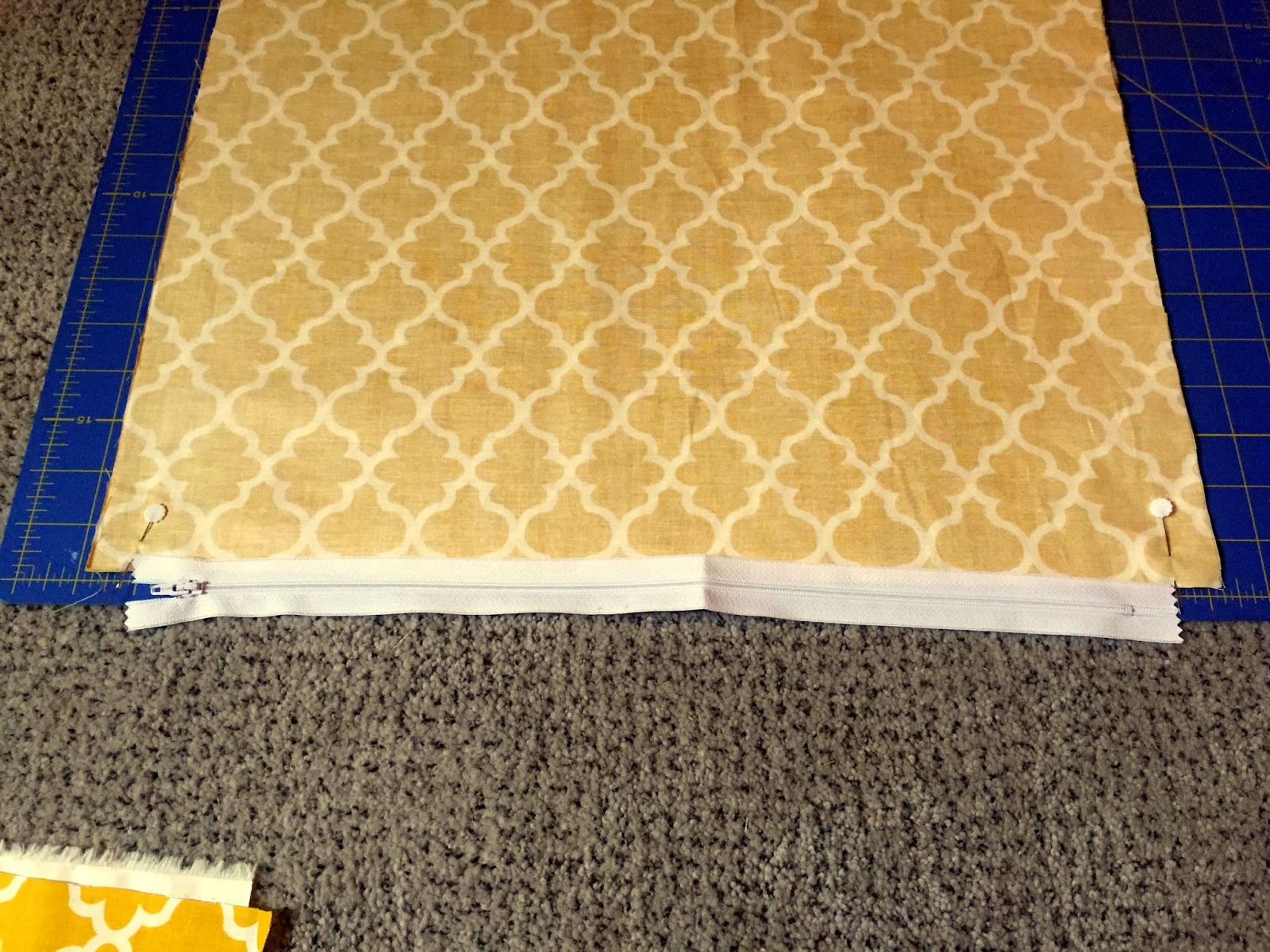 Sunshine and a Summer Breeze: Zippered Pillow Case Tutorial