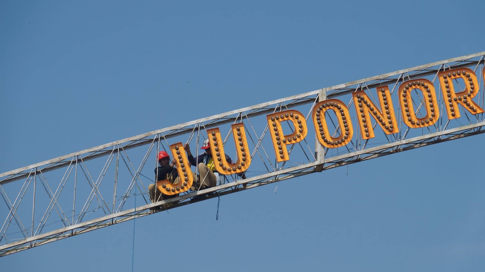 Tulisan Semboyan Kota Ponorogo Yang Baru Mulai Dipasang | Tribun Ponorogo