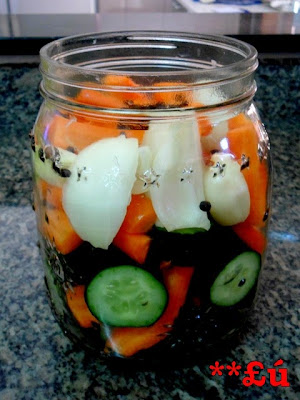 RECEITAS TESTADAS POR MIM...: PICLES CASEIRO