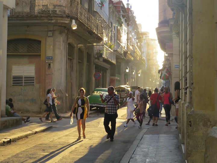 El Viajero Contento: POOR, RICH AND RIGHTEOUS – Top 25 Images of Cuba