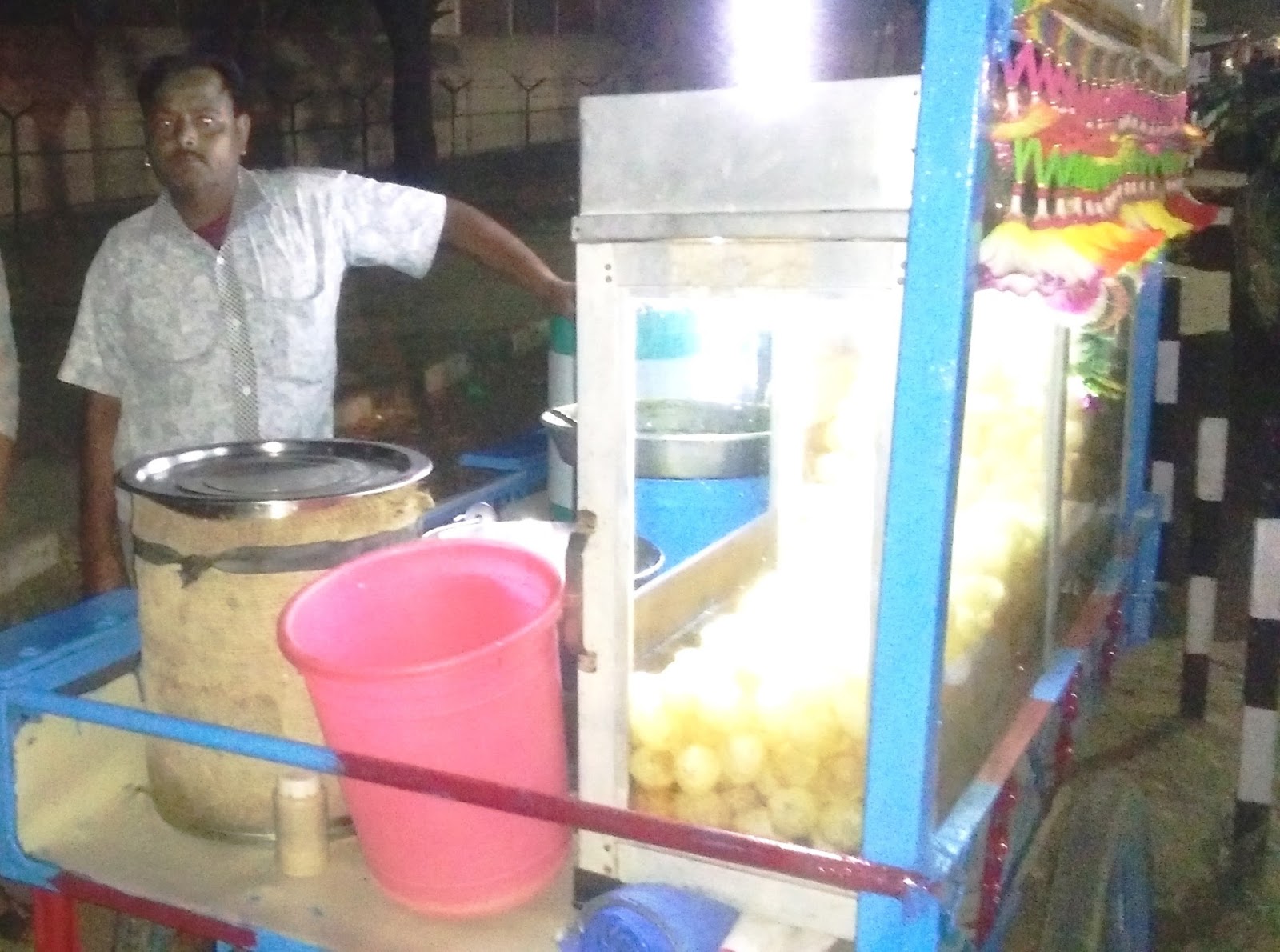 Street Food Vendors: Pani Puri Vendors in Gandhinagar