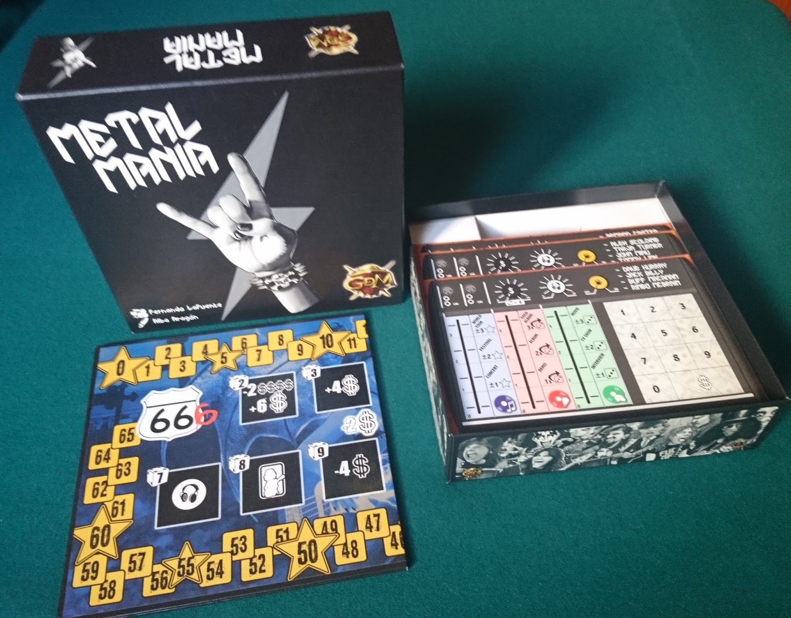 El viernes toca... JUGAR!!: METAL MANIA - UNA RESEÑA MUY HEAVY