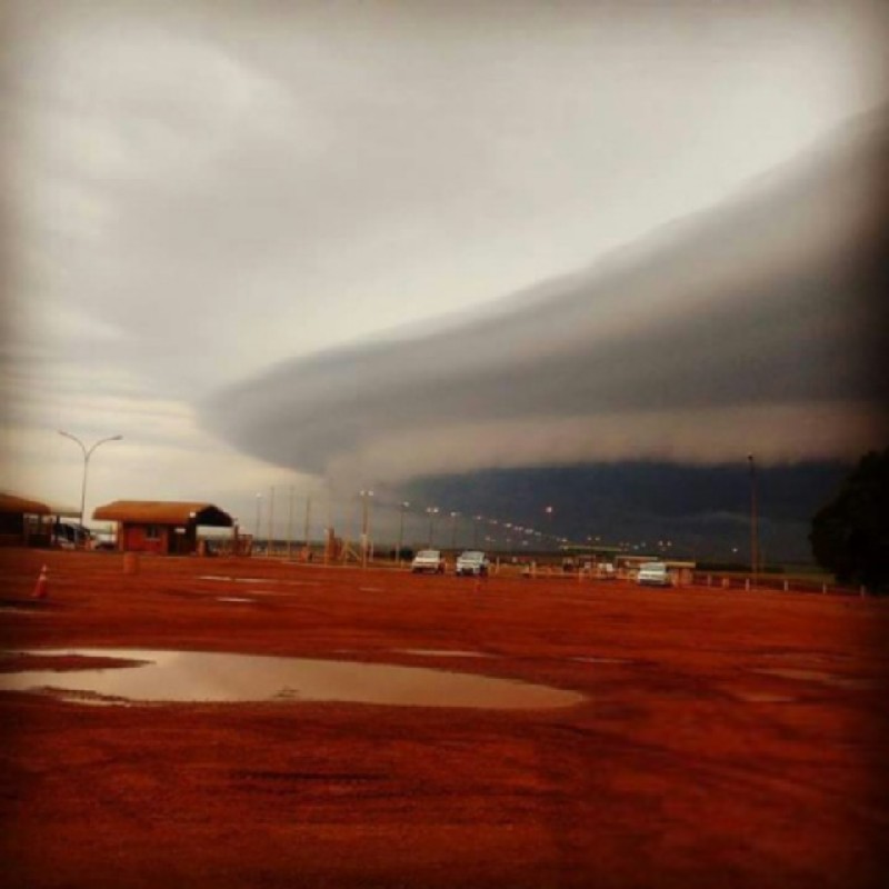 ‘Nuvem rolo’ anuncia chegada da chuva a MS e rende imagens incríveis ...