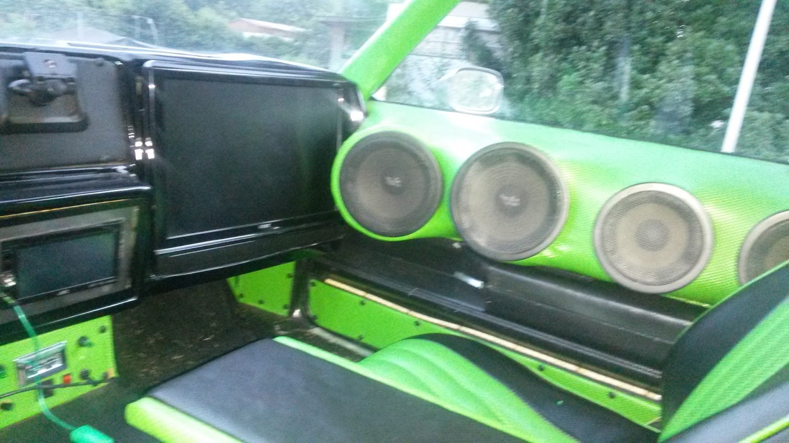 1985 cutlass on 32s: 1985 cutlass on 32 inch rims with a 13 inch truck lift