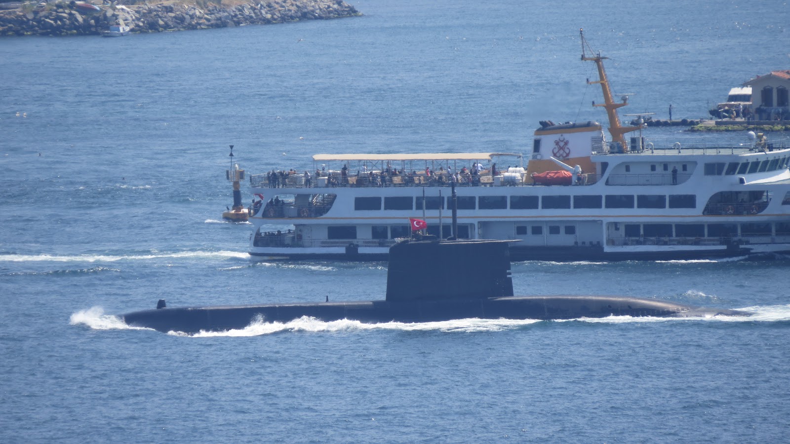 WARSHIPS ON THE BOSPHORUS: TURKISH SUBMARINE Type 209/1400