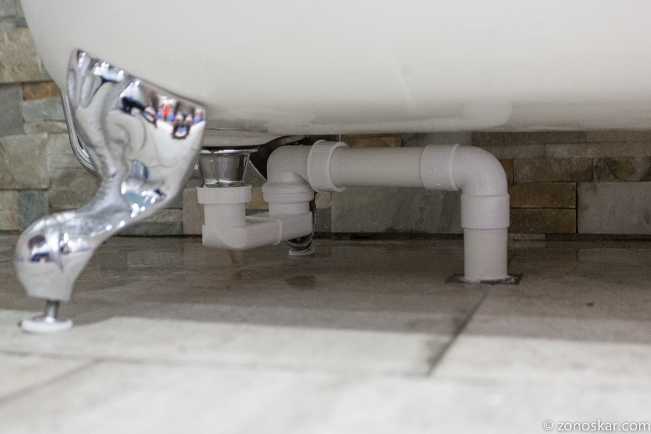 Ons nieuwe huis: Het bad staat.