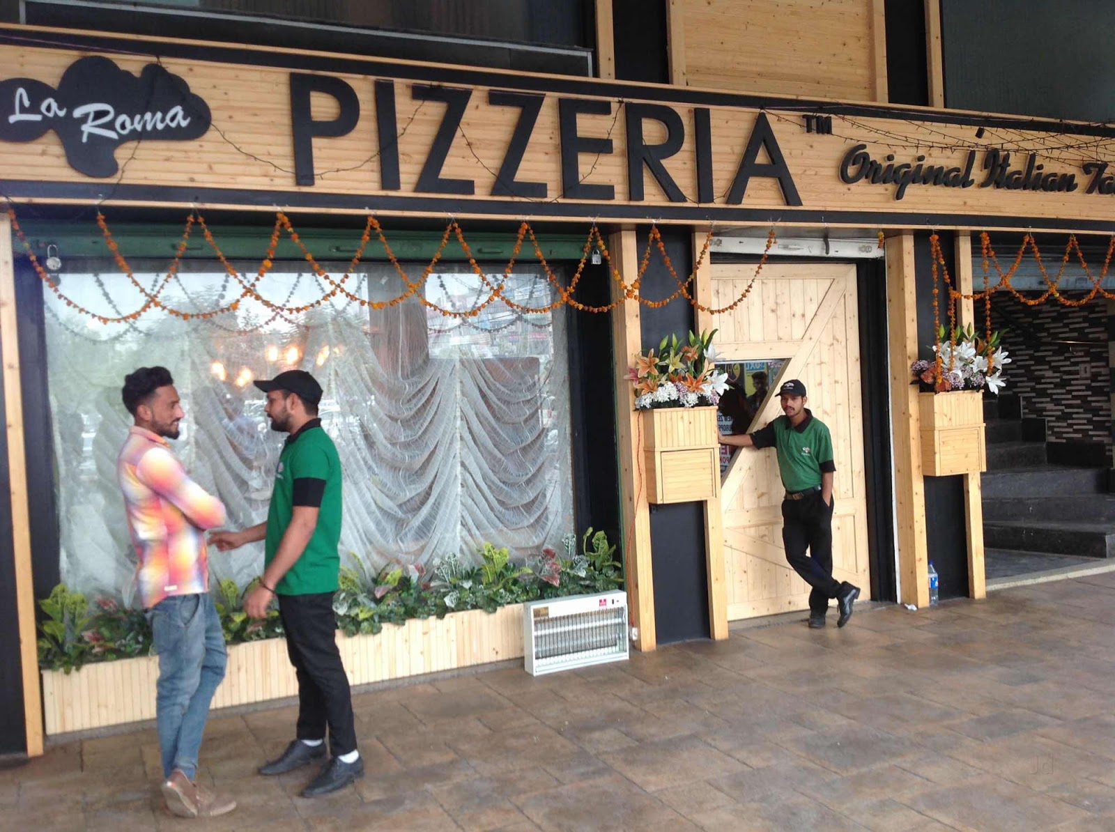 Italian in Amritsar - La Roma Pizzeria
