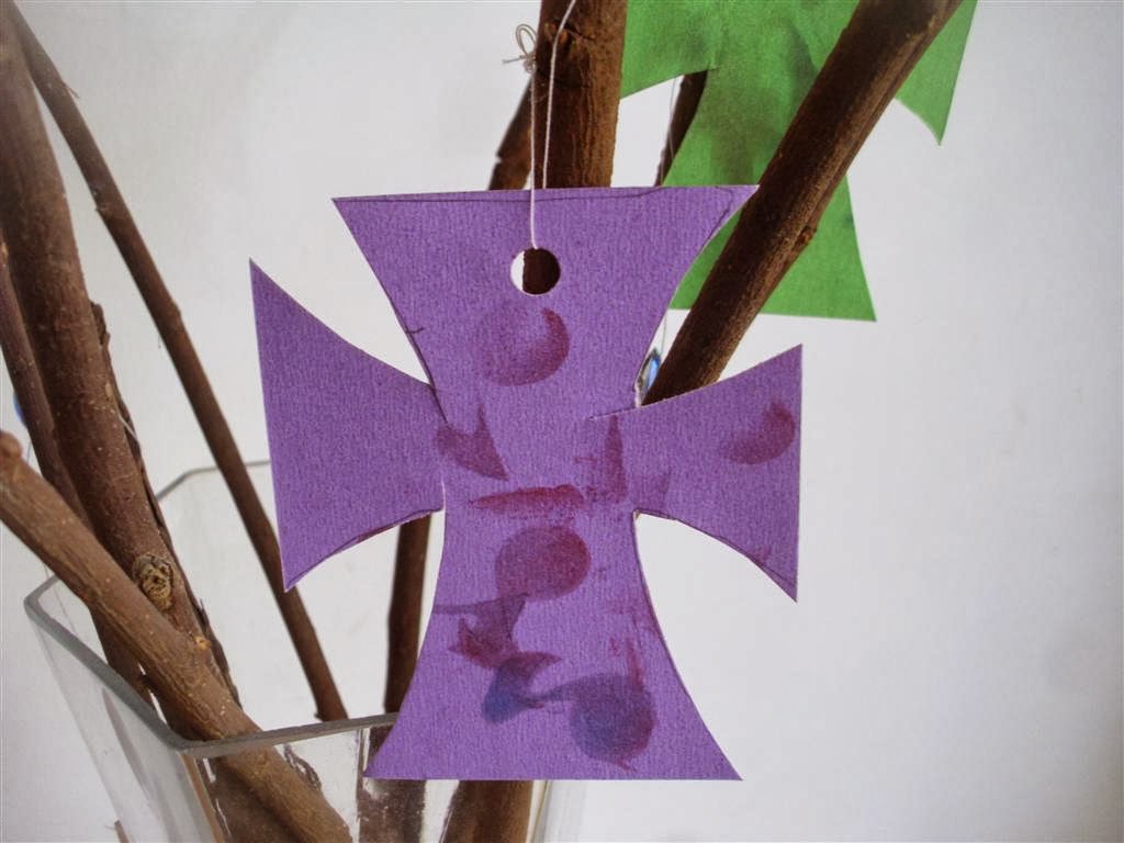 The Do-It-Yourself Mom: DIY Easter Decorations: Simple Cross Tree