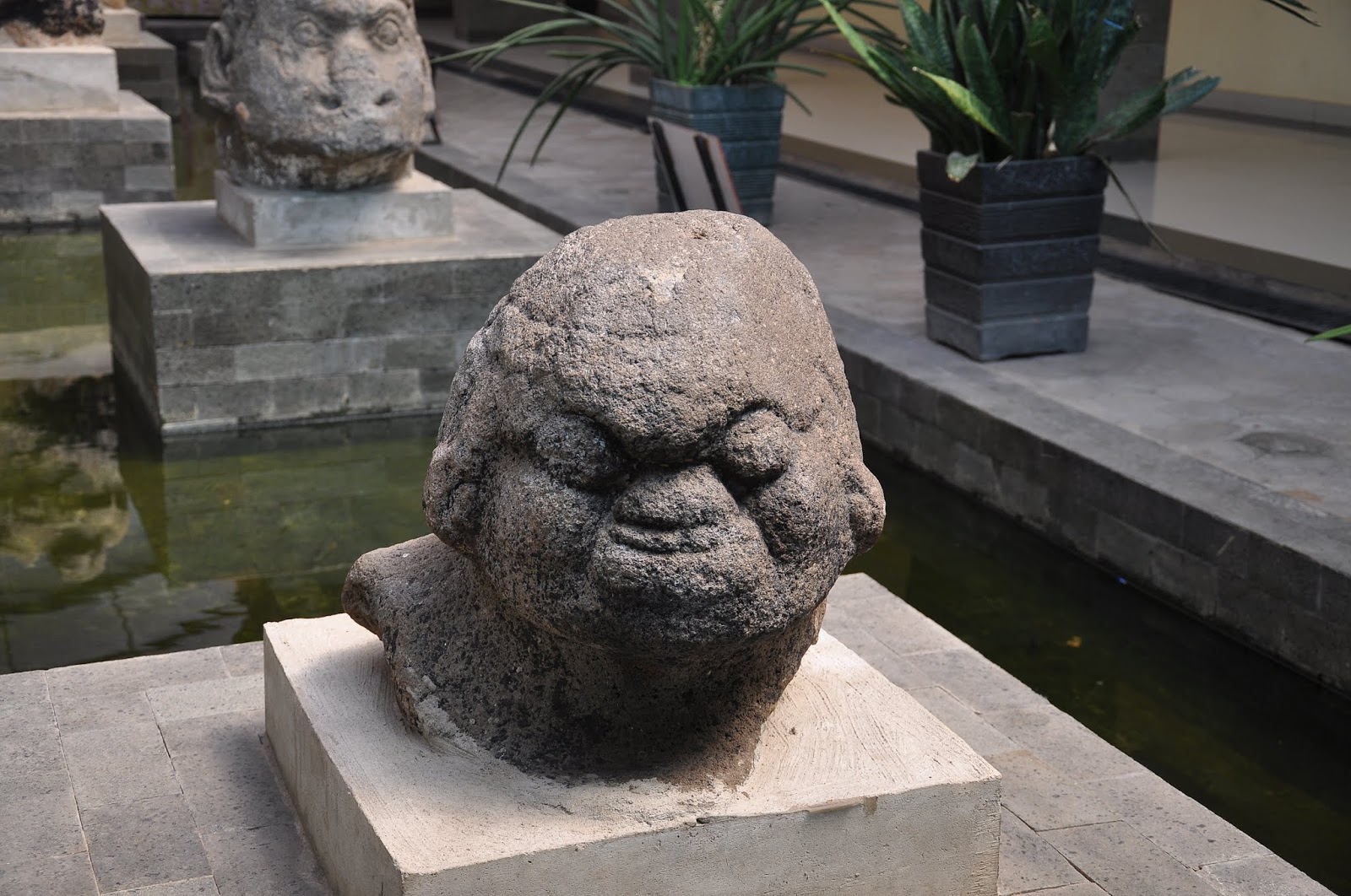 Melihat koleksi museum balaputradewa - Info, wisata, kuliner, hotel ...