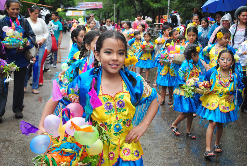 Fotos Jueves de comadres en Tarija | ENTRADAS FOLKLORICAS DE BOLIVIA