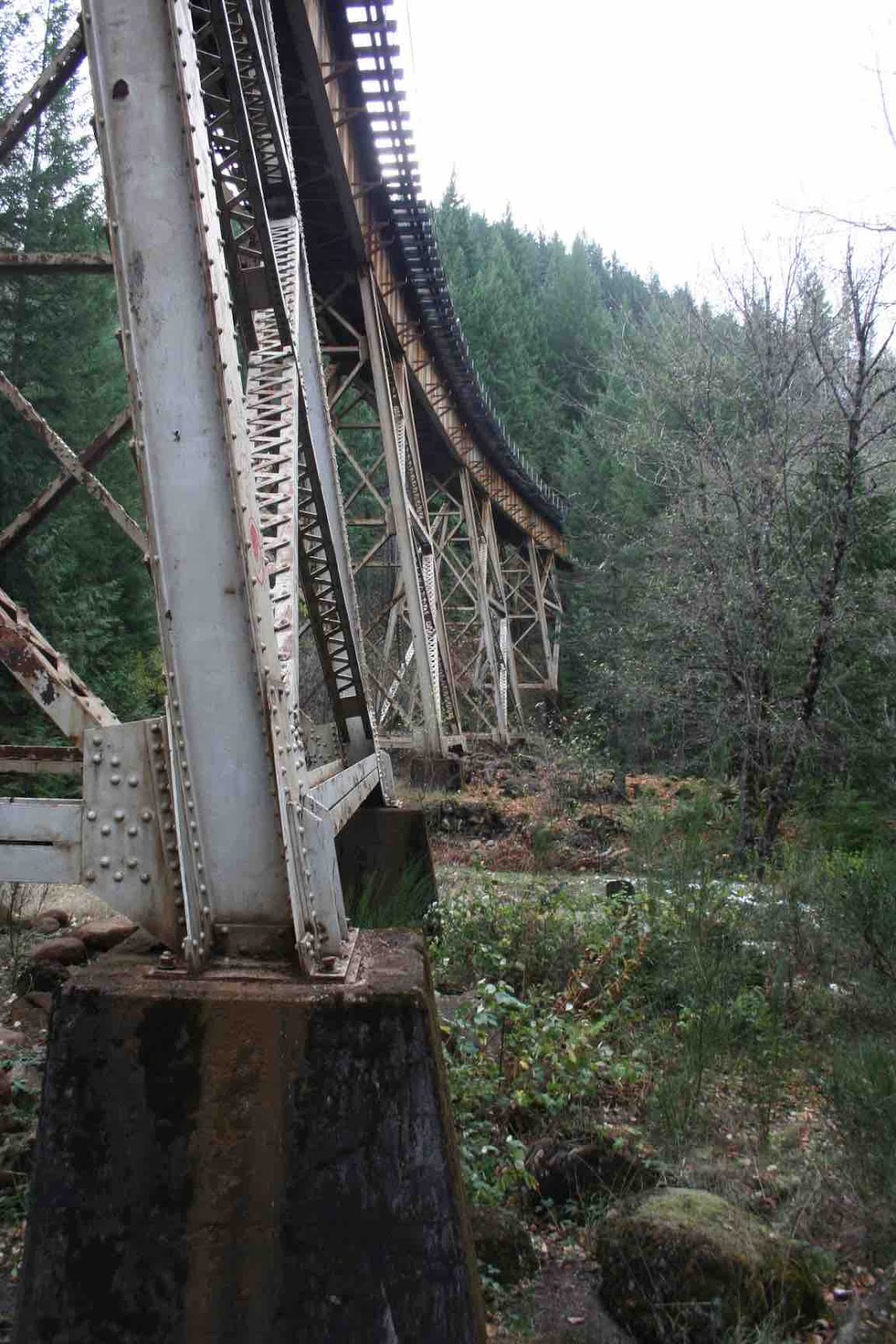 Southern Pacific Cascade Line: SALT CREEK TRESTLE –- 2 —TOWERS