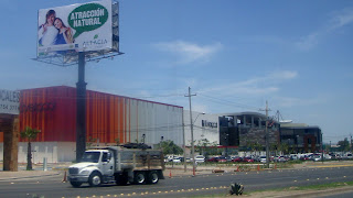 Ciudades mexicanas: Centro comercial La altacía en Léon Gto