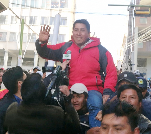 ESNOR CONDORI, PRESIDENTE DE LA FEDJUVE DE ACHACACHI