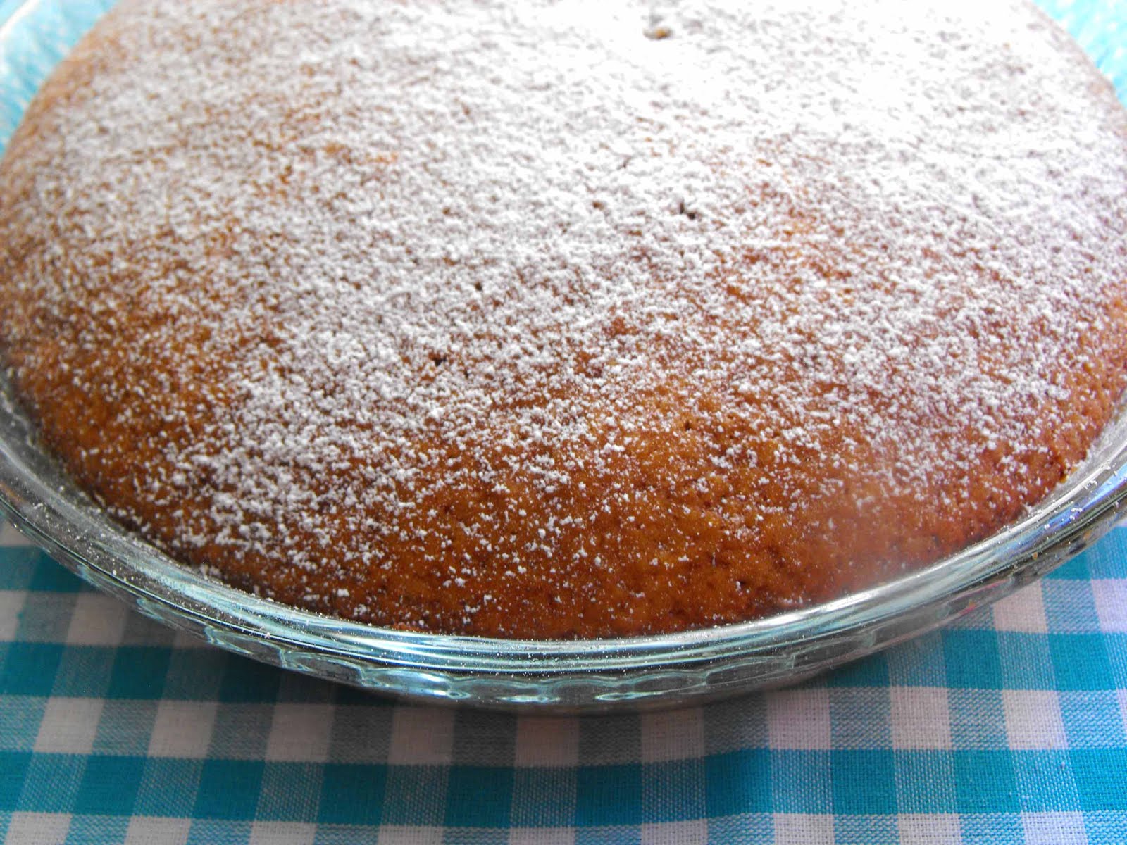 As receitas lá de casa: Bolo rápido de caramelo com chocolate