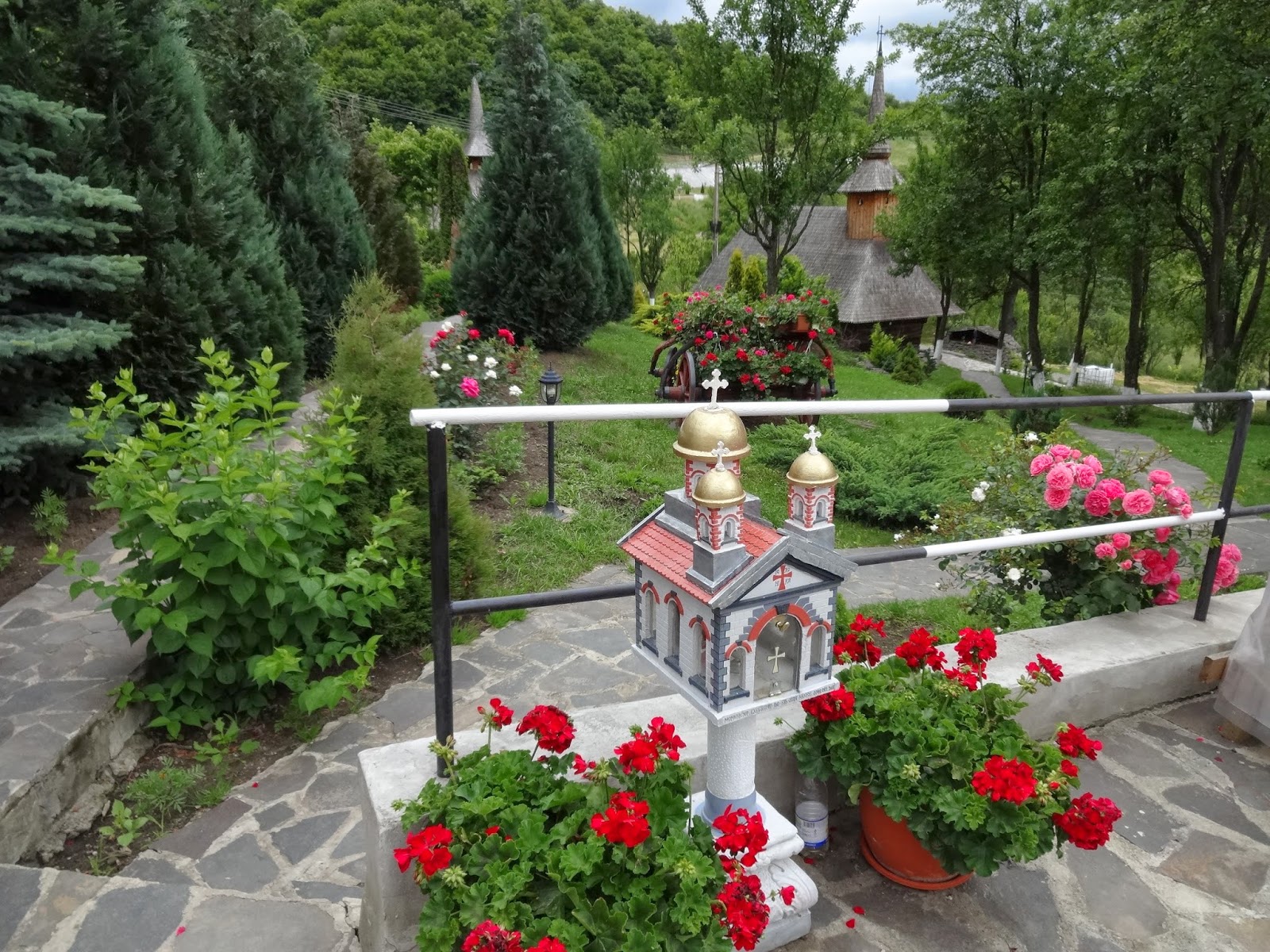 Manastiri din Romania: MANASTIREA STRAMBA, JUD SALAJ, CU ICOANA ...