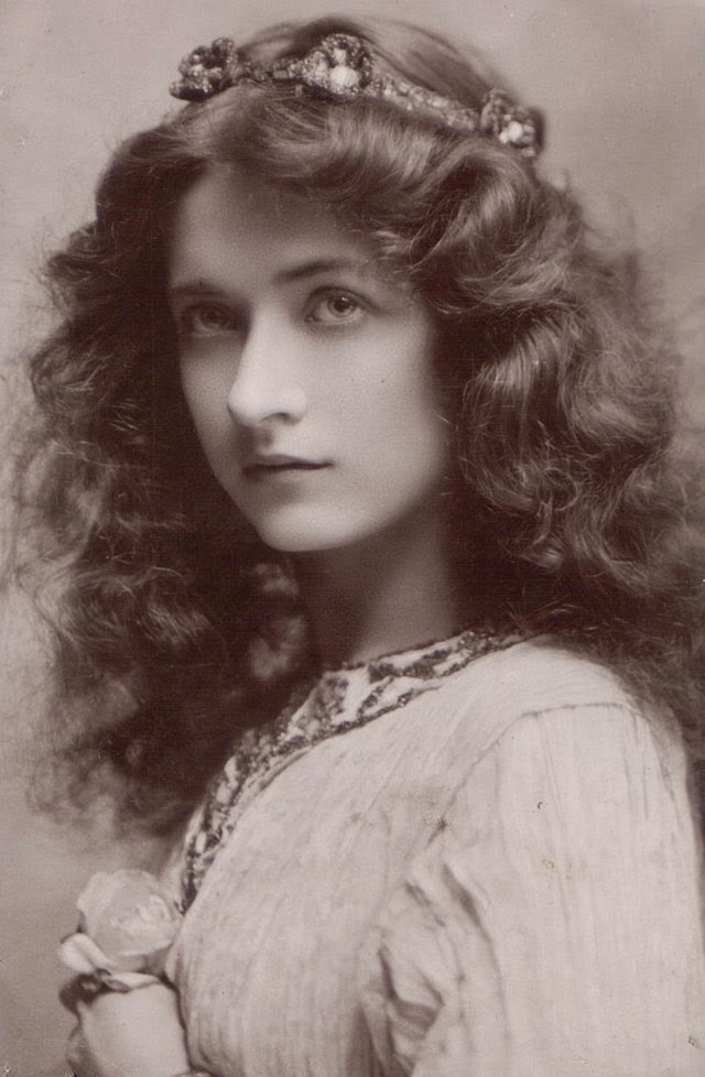 30 Beautiful Portraits of Maude Fealy From the Early 1900s ~ vintage ...