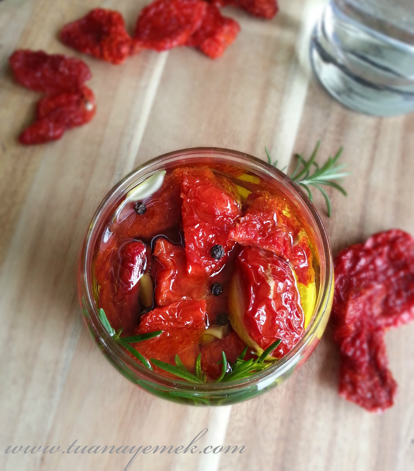 TUANA MUTFAK: KURU DOMATES MARİNESİ