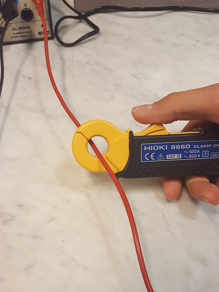 Pengertian Tang Ampere (Clamp Meter) dan Prinsip Kerjanya