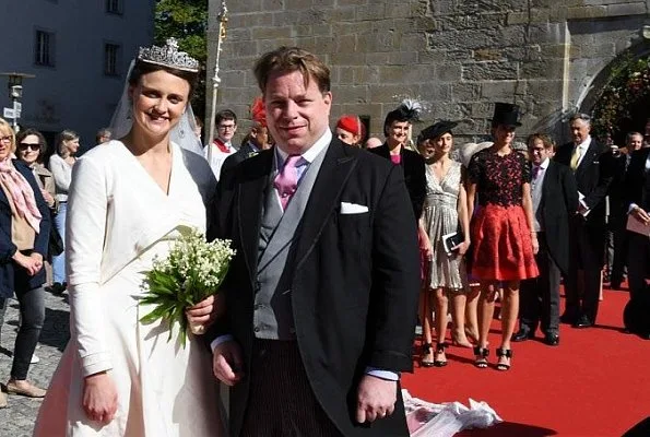 Countess Anne Therese von Arco-Zinneberg got married to Colin McKenzie