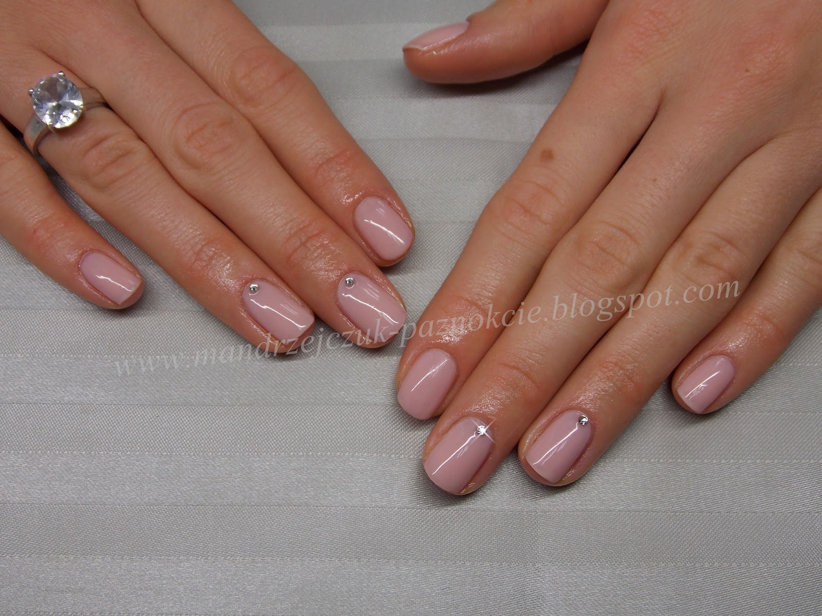 Monika-paznokcie: Manicure hybrydowy