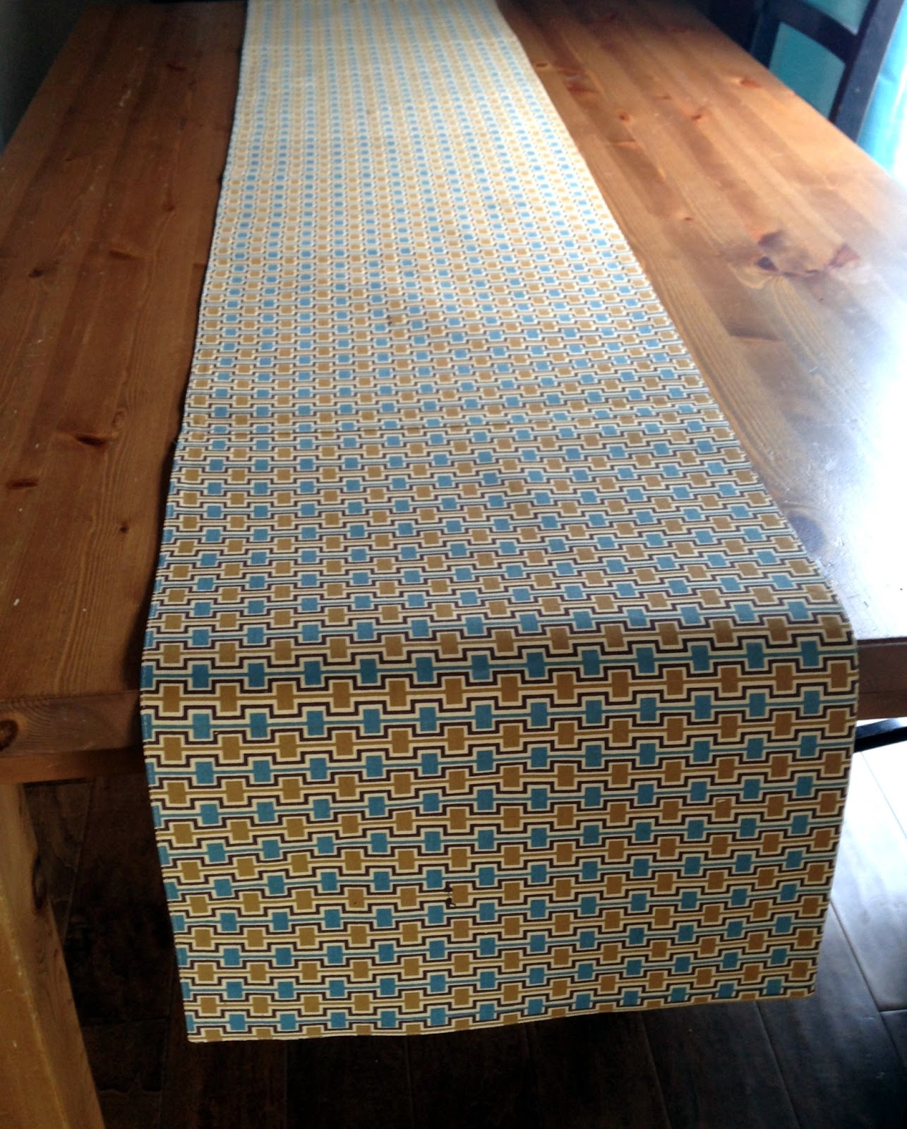 30 Minute Table Runner Makeover