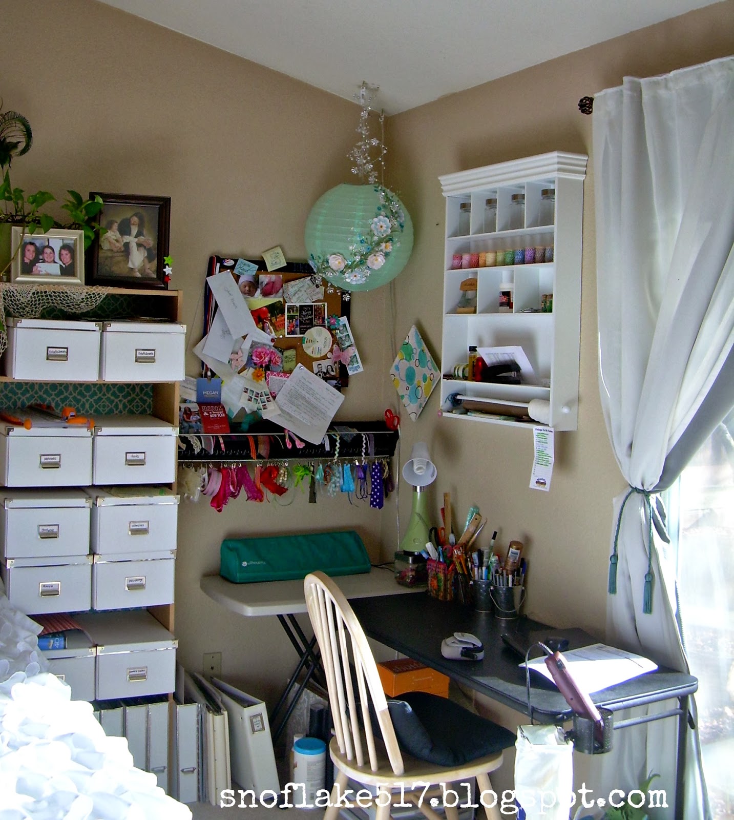 One Day at a Time...: Bedroom Makeover: My Crafty Corner