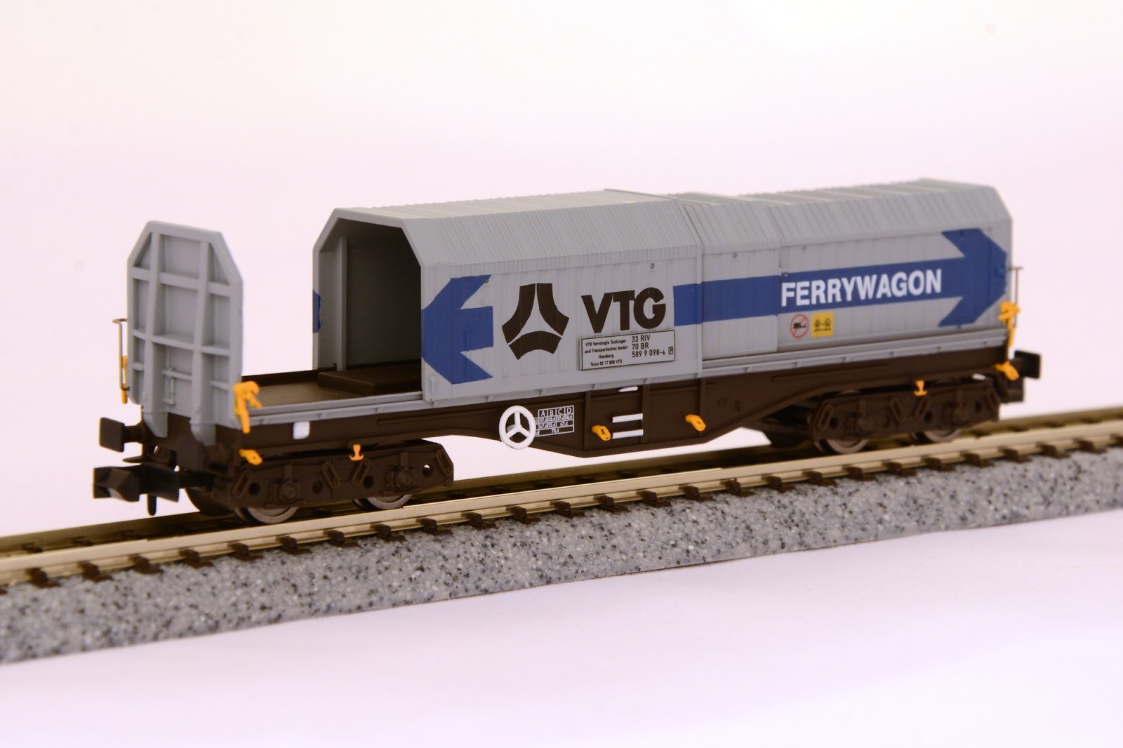 My Miniature Worlds: Dapol modern era freight wagons in N scale