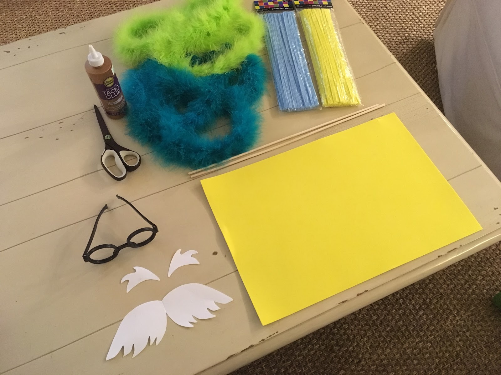 The Lowcountry Lady: Super simple Lorax costume with Truffula trees