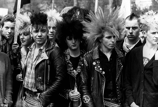 Ovelha Negra: MODA PUNK