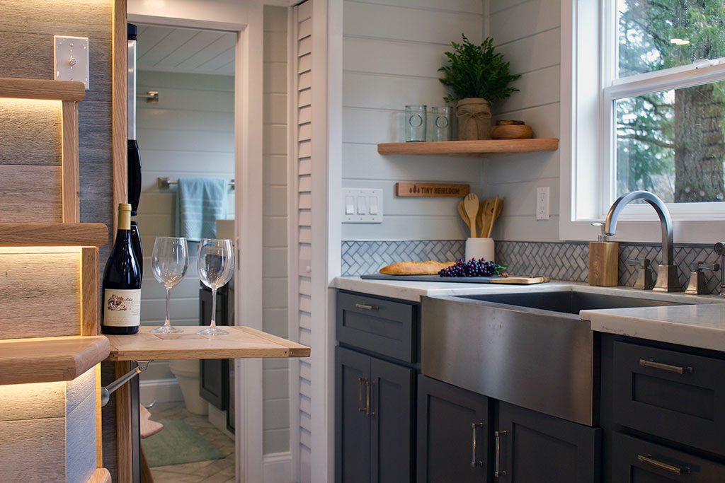 TINY HOUSE TOWN: Tiny Replica Home From Tiny Heirloom