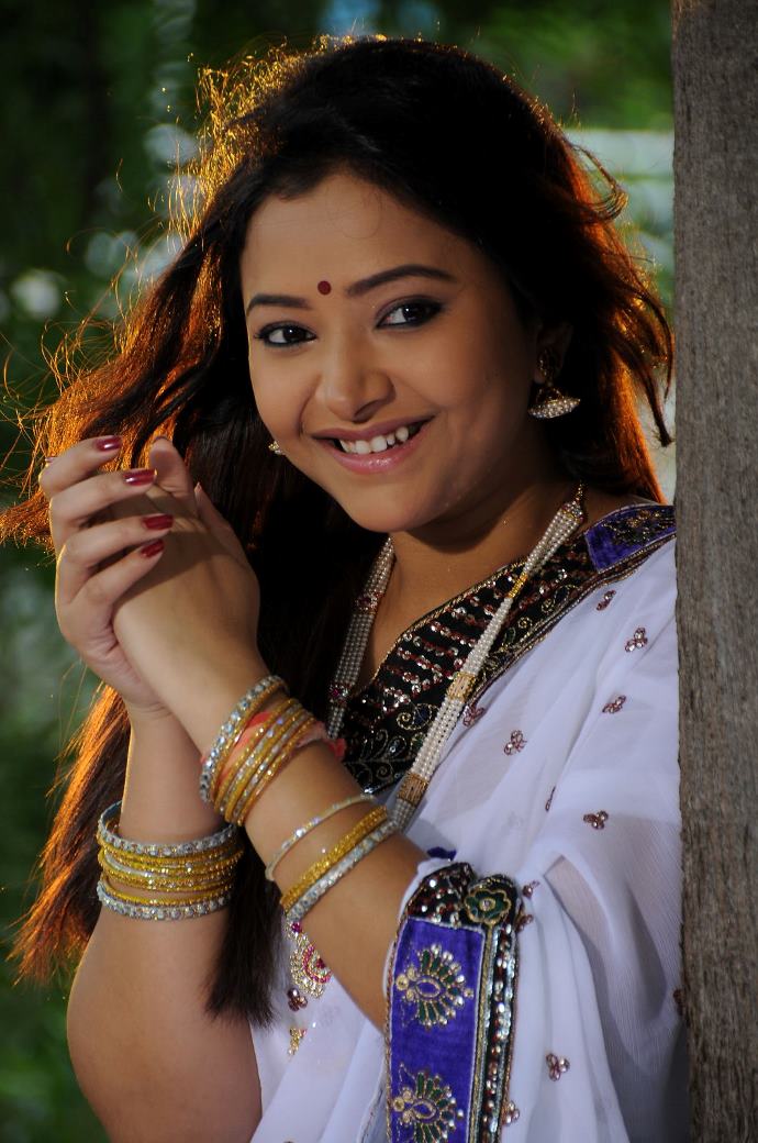 Swetha Basu Prasad In Saree Photos