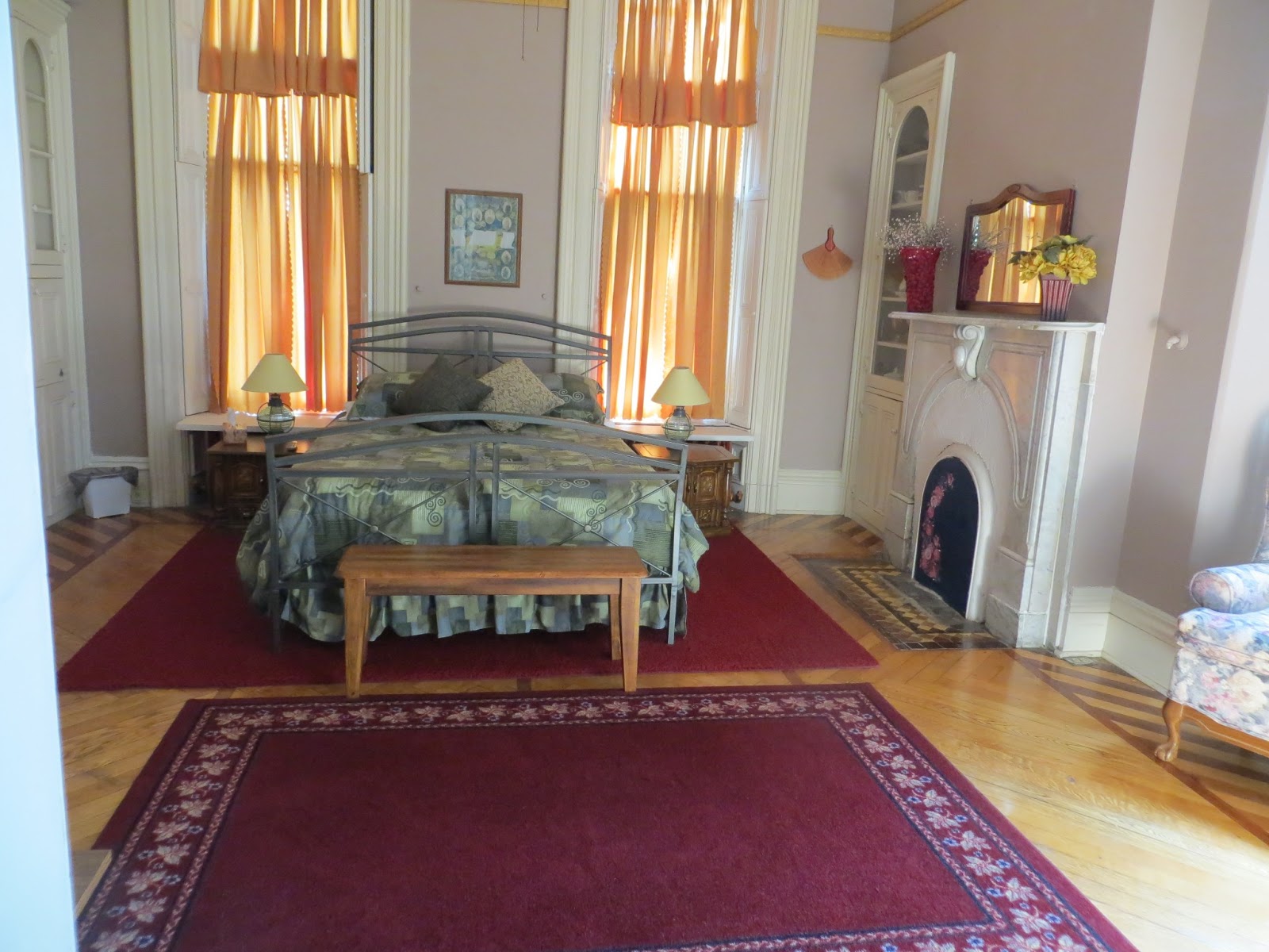 Sweet Meanderings: De-cluttering Robards Mansion and Guess Who Dropped ...